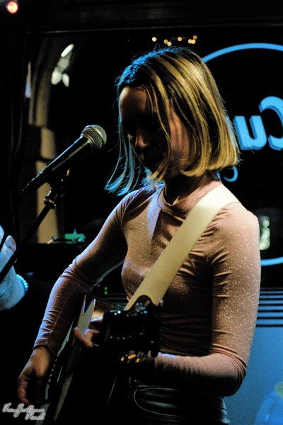 Jade Louvat - Chanteuse Guitariste - Chambéry - (73000)
