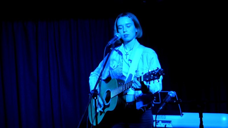 Jade Louvat - Chanteuse Guitariste - Chambéry - (73000)