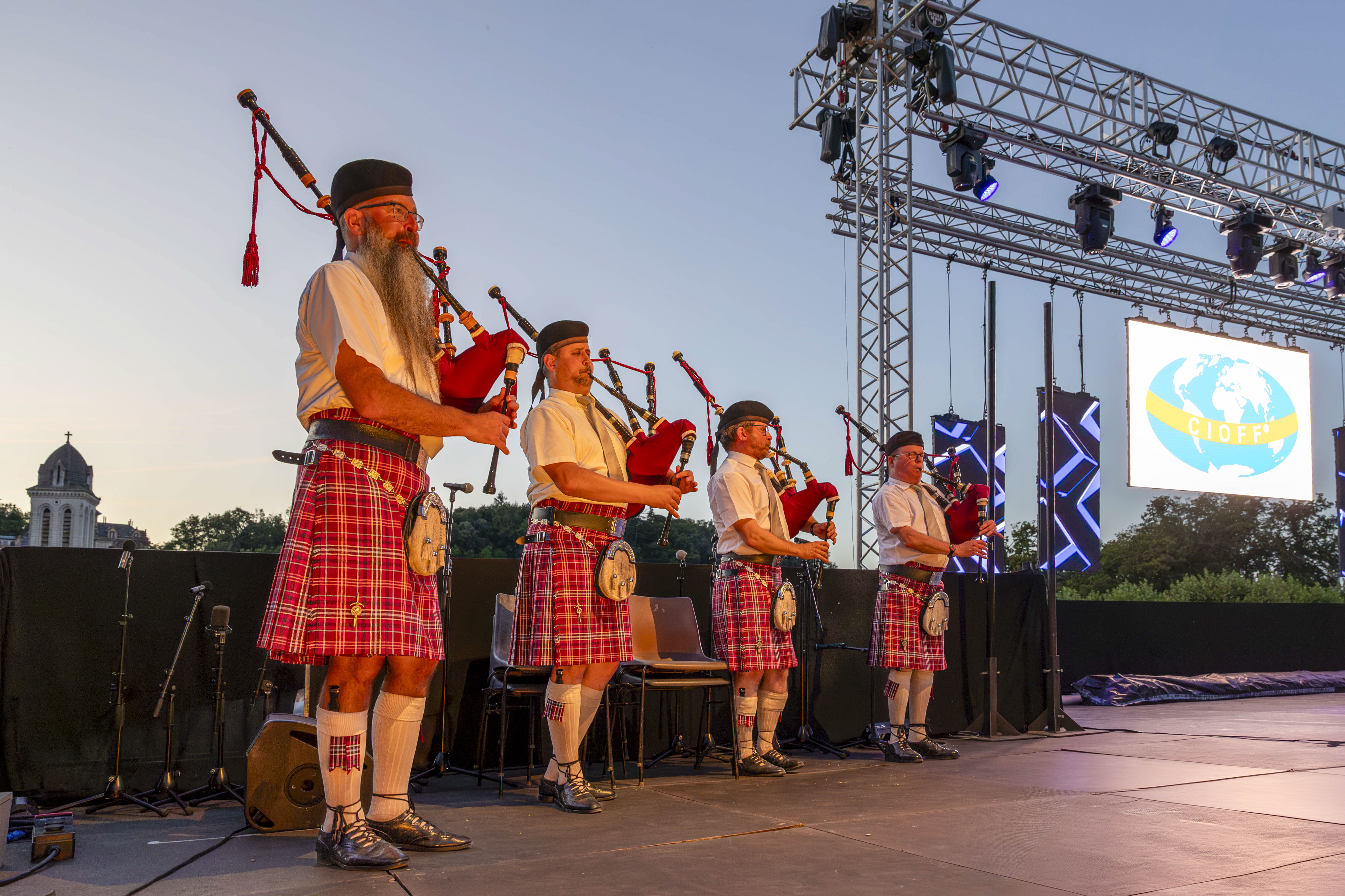 PIPING ORCHESTRA - Ensemble de cornemuses et autres instruments ...